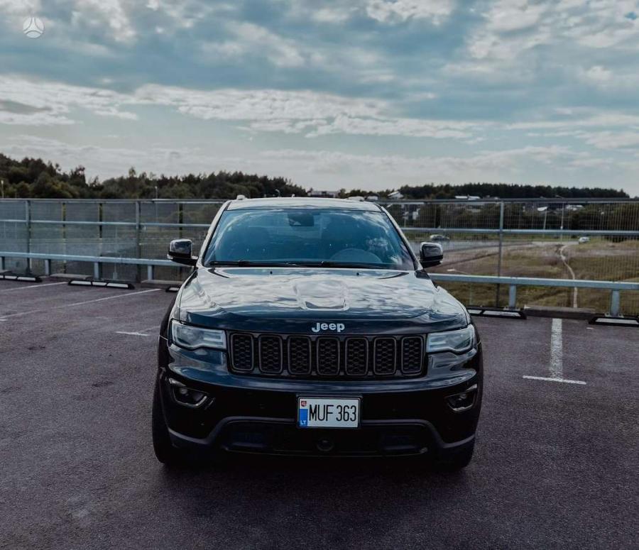 Black Jeep Grand Cherokee 2017 in Vilnius, with an engine capacity of 3.60 L and mileage of 178 thousand km for 16500 €, photo 20 on AUTOMOTO.COM.LV