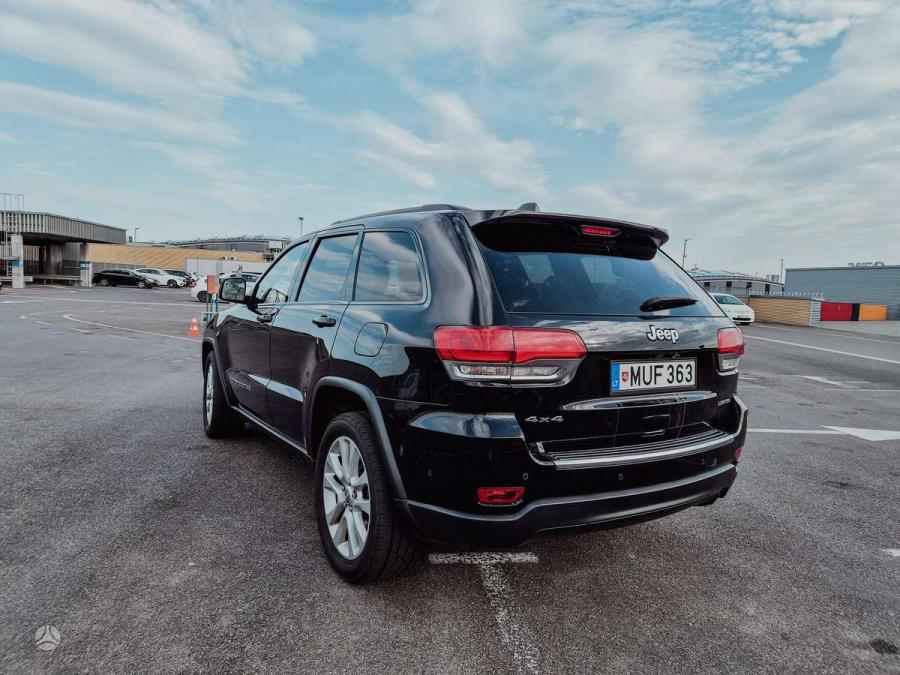 Black Jeep Grand Cherokee 2017 in Vilnius, with an engine capacity of 3.60 L and mileage of 178 thousand km for 16500 €, photo 22 on AUTOMOTO.COM.LV