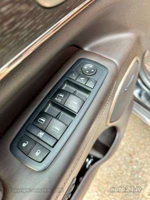 Melns Jeep Grand Cherokee 2017 Tallina, ar dzinēja tilpumu 3.00 L un nobraukumu 170 tūkst. km par 19500 €, foto 17 vietnē AUTOMOTO.COM.LV