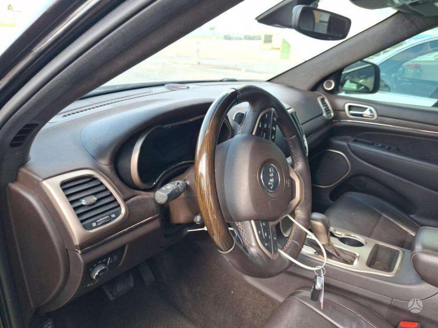Melns Jeep Grand Cherokee 2017 Kauņa, ar dzinēja tilpumu 3.60 L un nobraukumu 97 tūkst. km par 10900 €, foto 3 vietnē AUTOMOTO.COM.LV
