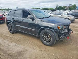 Black Jeep Grand Cherokee 2017 in Siauliai, with an engine capacity of 5.65 L and mileage of 210 thousand km for 13400 €, photo  on AUTOMOTO.COM.LV