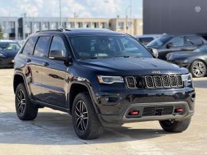 Melns Jeep Grand Cherokee 2017 Šauļi, ar dzinēja tilpumu 5.65 L un nobraukumu 210 tūkst. km par 13400 €, foto  vietnē AUTOMOTO.COM.LV