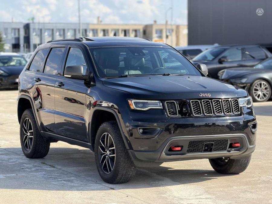 Melns Jeep Grand Cherokee 2017 Šauļi, ar dzinēja tilpumu 5.65 L un nobraukumu 210 tūkst. km par 13400 €, foto 1 vietnē AUTOMOTO.COM.LV