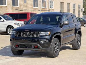 Melns Jeep Grand Cherokee 2017 Šauļi, ar dzinēja tilpumu 5.65 L un nobraukumu 210 tūkst. km par 13400 €, foto 4 vietnē AUTOMOTO.COM.LV