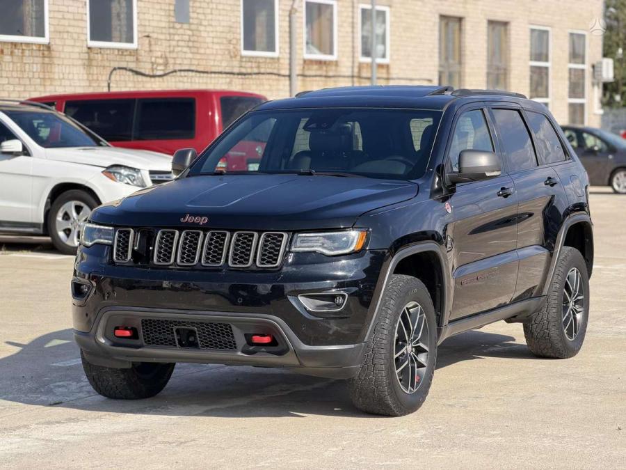 Melns Jeep Grand Cherokee 2017 Šauļi, ar dzinēja tilpumu 5.65 L un nobraukumu 210 tūkst. km par 13400 €, foto 4 vietnē AUTOMOTO.COM.LV