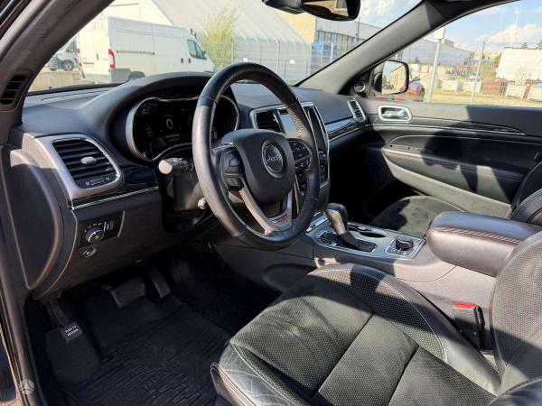 Melns Jeep Grand Cherokee 2017 Šauļi, ar dzinēja tilpumu 5.65 L un nobraukumu 210 tūkst. km par 13400 €, foto 7 vietnē AUTOMOTO.COM.LV