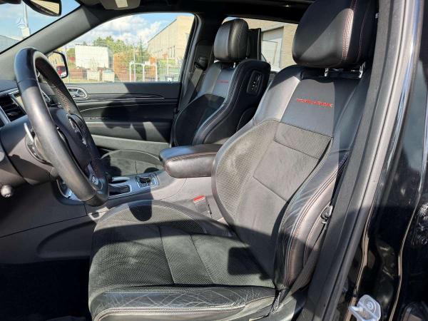 Melns Jeep Grand Cherokee 2017 Šauļi, ar dzinēja tilpumu 5.65 L un nobraukumu 210 tūkst. km par 13400 €, foto 8 vietnē AUTOMOTO.COM.LV