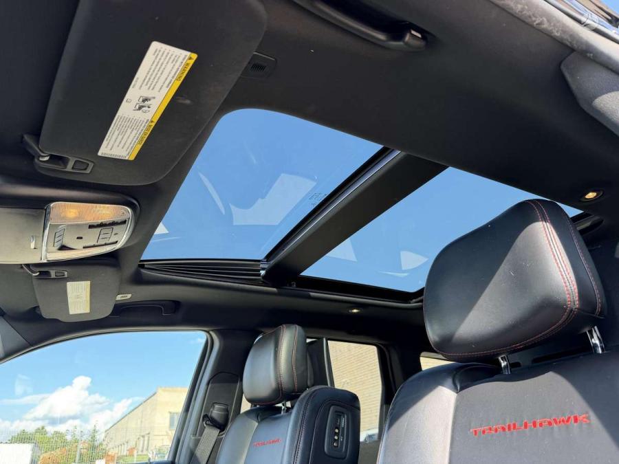 Melns Jeep Grand Cherokee 2017 Šauļi, ar dzinēja tilpumu 5.65 L un nobraukumu 210 tūkst. km par 13400 €, foto 10 vietnē AUTOMOTO.COM.LV