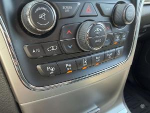 Melns Jeep Grand Cherokee 2017 Šauļi, ar dzinēja tilpumu 5.65 L un nobraukumu 210 tūkst. km par 13400 €, foto 16 vietnē AUTOMOTO.COM.LV