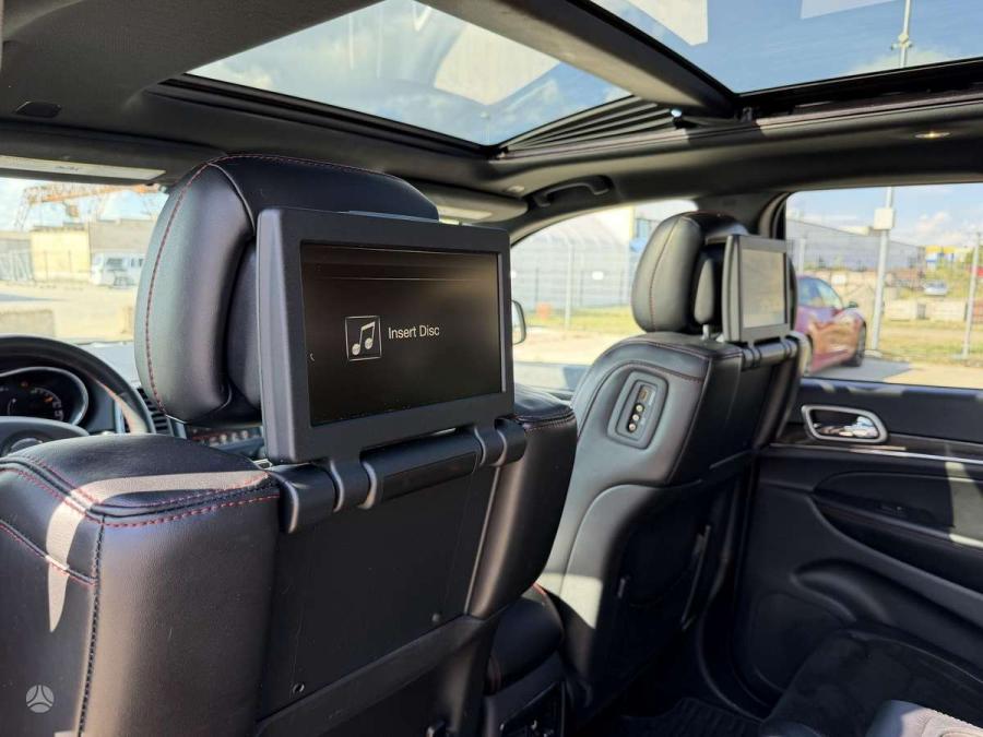 Melns Jeep Grand Cherokee 2017 Šauļi, ar dzinēja tilpumu 5.65 L un nobraukumu 210 tūkst. km par 13400 €, foto 20 vietnē AUTOMOTO.COM.LV