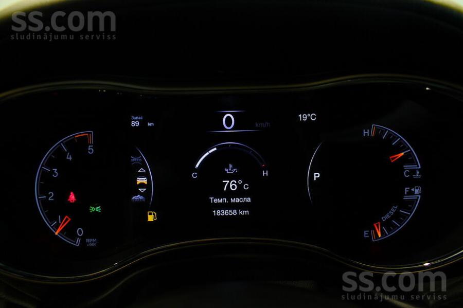 Melns Jeep Grand Cherokee 2017 Rīga, ar dzinēja tilpumu 3.00 L un nobraukumu 184 tūkst. km par 17850 €, foto 14 vietnē AUTOMOTO.COM.LV