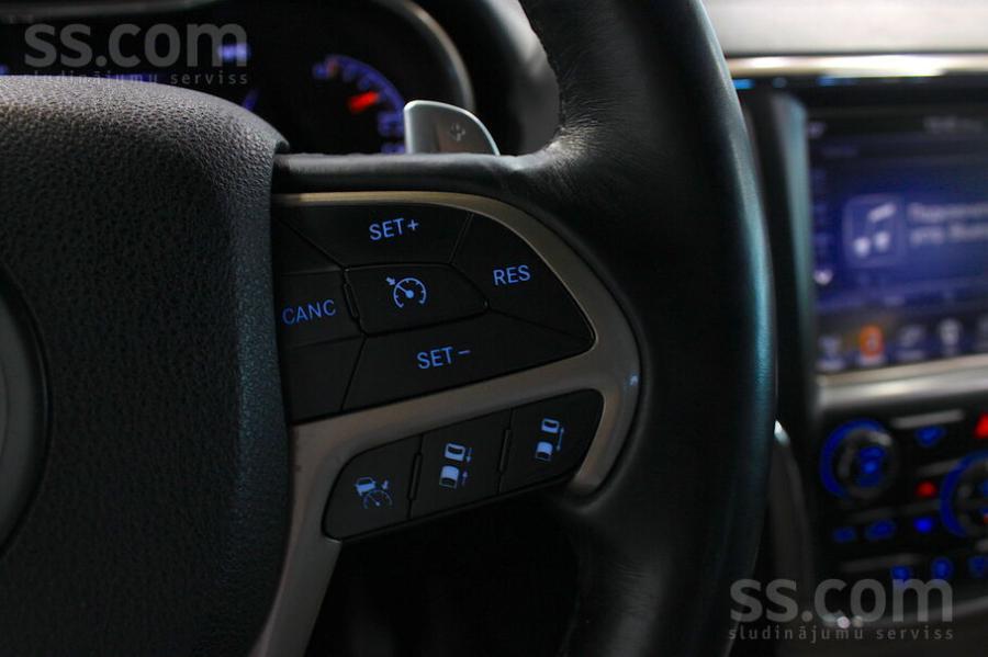 Melns Jeep Grand Cherokee 2017 Rīga, ar dzinēja tilpumu 3.00 L un nobraukumu 184 tūkst. km par 17850 €, foto 29 vietnē AUTOMOTO.COM.LV