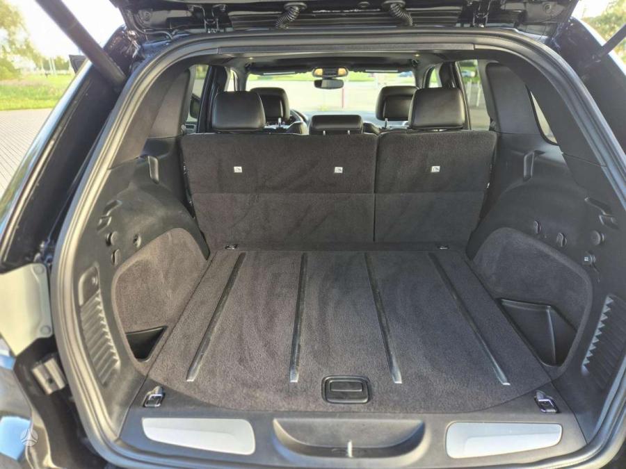 Melns Jeep Grand Cherokee 2017 Šauļi, ar dzinēja tilpumu 3.60 L un nobraukumu 200 tūkst. km par 15700 €, foto 18 vietnē AUTOMOTO.COM.LV