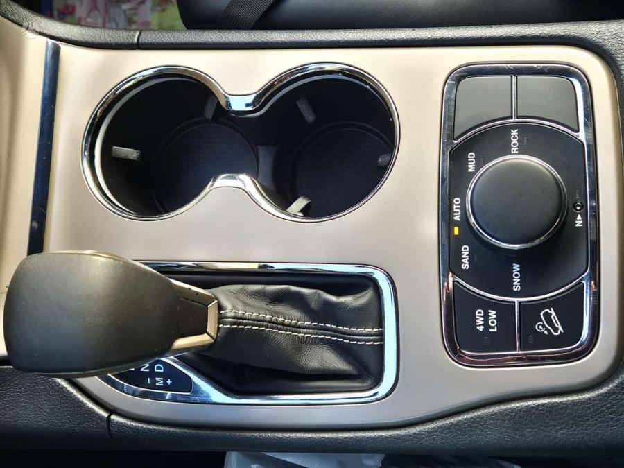 Melns Jeep Grand Cherokee 2017 Šauļi, ar dzinēja tilpumu 3.60 L un nobraukumu 200 tūkst. km par 15700 €, foto 19 vietnē AUTOMOTO.COM.LV