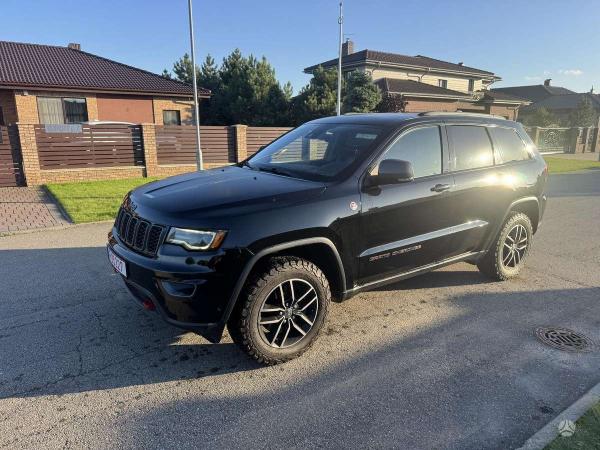 Black Jeep Grand Cherokee 2017 in Klaipeda, with an engine capacity of 5.65 L and mileage of 237 thousand km for 18400 €, photo 1 on AUTOMOTO.COM.LV