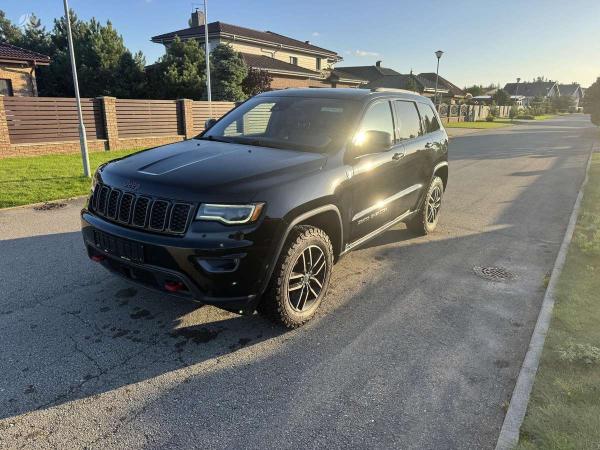 Black Jeep Grand Cherokee 2017 in Klaipeda, with an engine capacity of 5.65 L and mileage of 237 thousand km for 18400 €, photo 5 on AUTOMOTO.COM.LV
