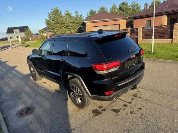 Black Jeep Grand Cherokee 2017 in Klaipeda, with an engine capacity of 5.65 L and mileage of 237 thousand km for 18400 €, photo 8 on AUTOMOTO.COM.LV