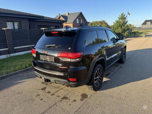 Black Jeep Grand Cherokee 2017 in Klaipeda, with an engine capacity of 5.65 L and mileage of 237 thousand km for 18400 €, photo 10 on AUTOMOTO.COM.LV