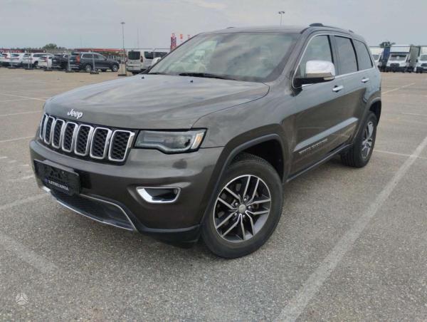 Jeep Grand Cherokee 2017 in Vilnius on AUTOMOTO.COM.LV Black Jeep Grand Cherokee 2017 in Vilnius, with an engine capacity of 3.60 L and mileage of 178 thousand km for 16500 β¬, photo 5 on AUTOMOTO.COM.LV