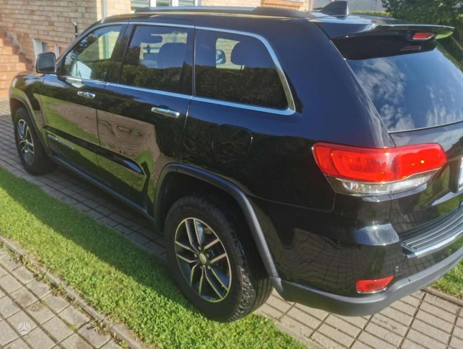 Melns Jeep Grand Cherokee 2017 Panevēža, ar dzinēja tilpumu 3.60 L un nobraukumu 261 tūkst. km par 13500 €, foto 3 vietnē AUTOMOTO.COM.LV