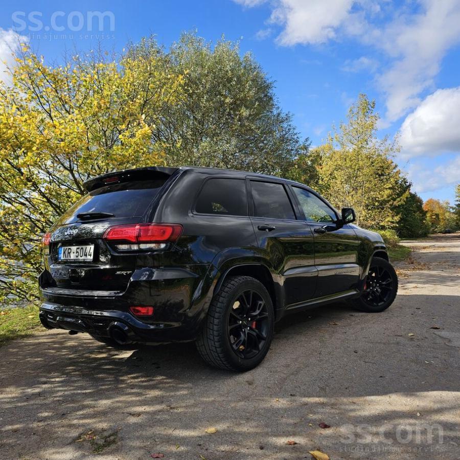 Melns Jeep Grand Cherokee 2017 Rīga, ar dzinēja tilpumu 6.40 L un nobraukumu 133 tūkst. km par 31700 €, foto 4 vietnē AUTOMOTO.COM.LV