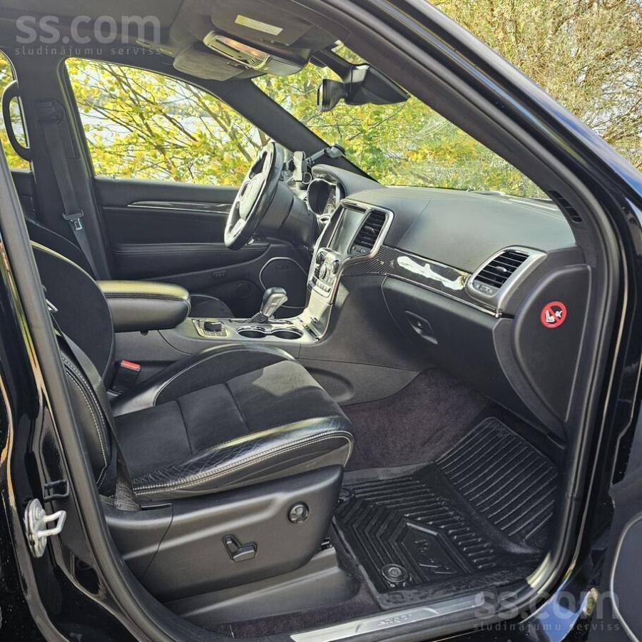 Melns Jeep Grand Cherokee 2017 Rīga, ar dzinēja tilpumu 6.40 L un nobraukumu 133 tūkst. km par 31700 €, foto 5 vietnē AUTOMOTO.COM.LV