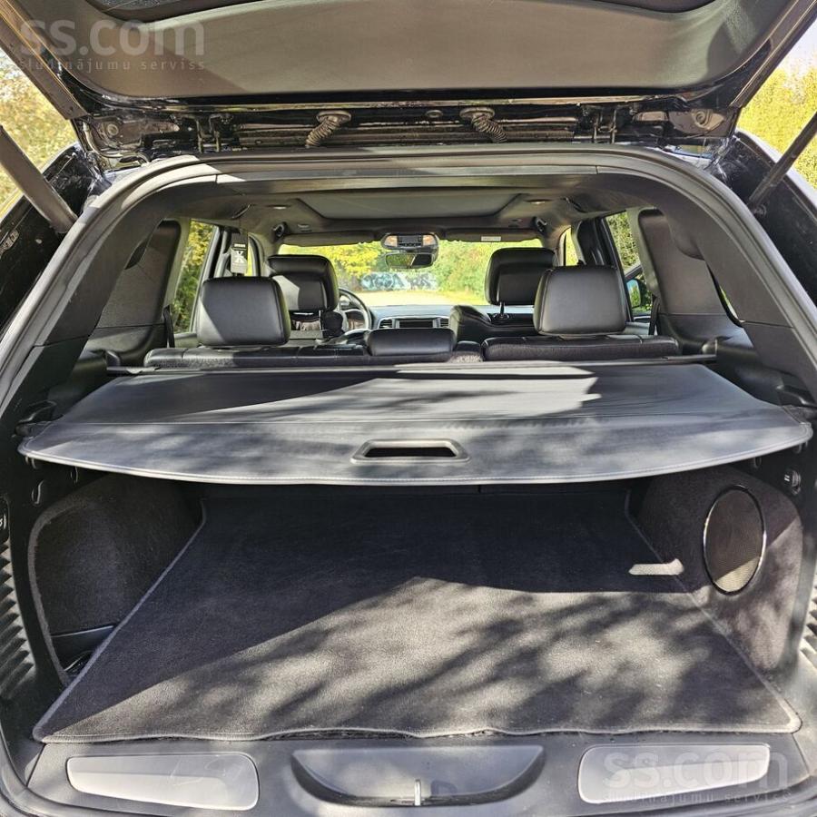 Melns Jeep Grand Cherokee 2017 Rīga, ar dzinēja tilpumu 6.40 L un nobraukumu 133 tūkst. km par 31700 €, foto 8 vietnē AUTOMOTO.COM.LV