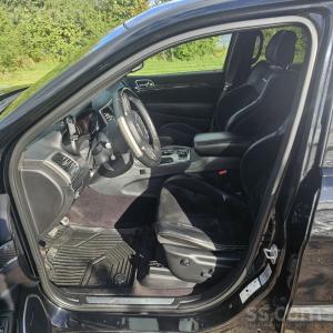 Melns Jeep Grand Cherokee 2017 Rīga, ar dzinēja tilpumu 6.40 L un nobraukumu 133 tūkst. km par 31700 €, foto 10 vietnē AUTOMOTO.COM.LV