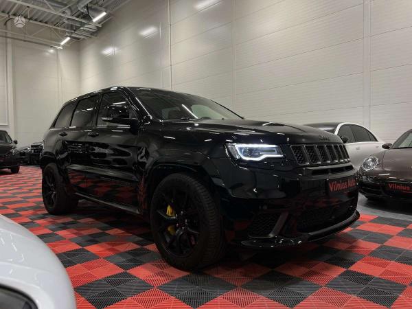 Black Jeep Grand Cherokee 2018 in Vilnius, with an engine capacity of 6.17 L and mileage of 83 thousand km for 60000 €, photo 3 on AUTOMOTO.COM.LV
