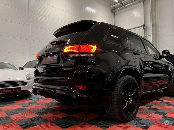 Black Jeep Grand Cherokee 2018 in Vilnius, with an engine capacity of 6.17 L and mileage of 83 thousand km for 60000 €, photo 9 on AUTOMOTO.COM.LV