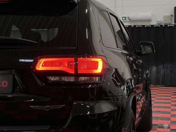 Black Jeep Grand Cherokee 2018 in Vilnius, with an engine capacity of 6.17 L and mileage of 83 thousand km for 60000 €, photo 10 on AUTOMOTO.COM.LV