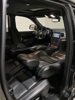 Black Jeep Grand Cherokee 2018 in Klaipeda, with an engine capacity of 3.60 L and mileage of 60 thousand km for 18999 €, photo 16 on AUTOMOTO.COM.LV