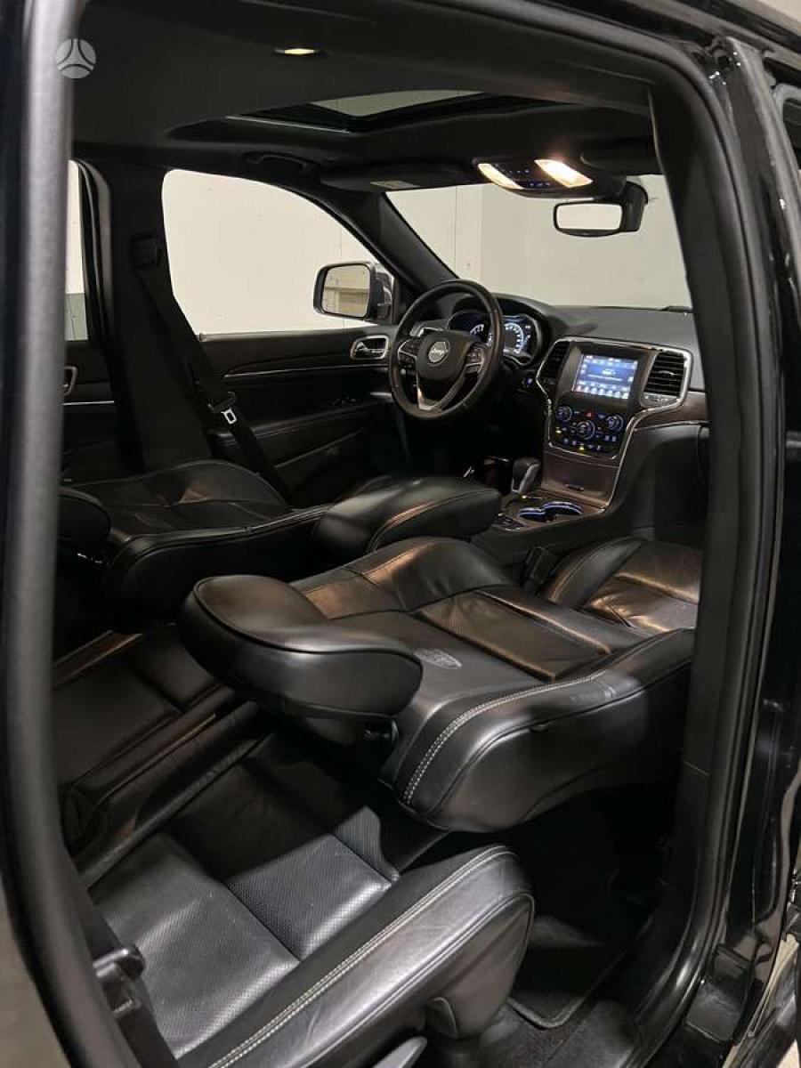 Black Jeep Grand Cherokee 2018 in Klaipeda, with an engine capacity of 3.60 L and mileage of 60 thousand km for 18999 €, photo 16 on AUTOMOTO.COM.LV