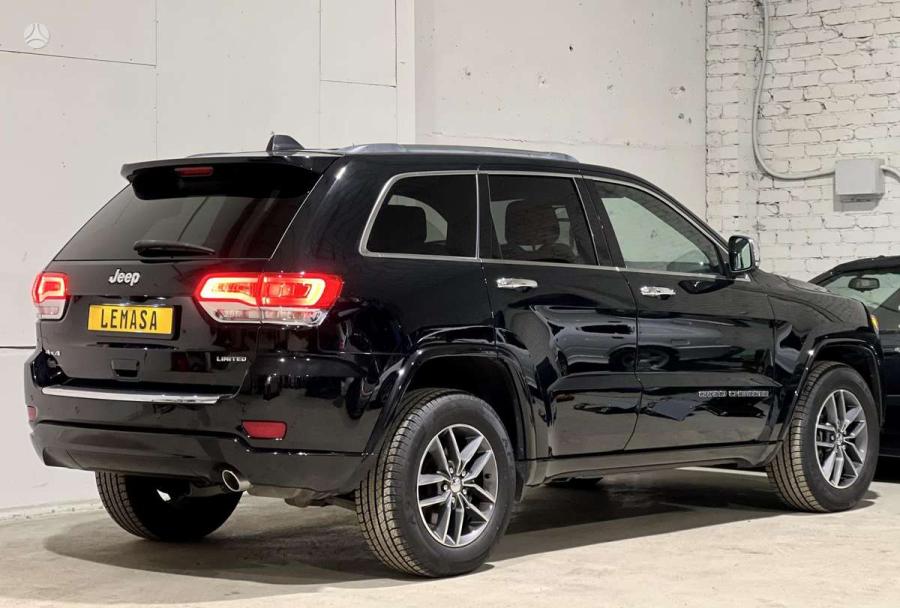Black Jeep Grand Cherokee 2018 in Klaipeda, with an engine capacity of 3.60 L and mileage of 60 thousand km for 18999 €, photo 21 on AUTOMOTO.COM.LV