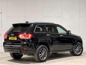Black Jeep Grand Cherokee 2018 in Klaipeda, with an engine capacity of 3.60 L and mileage of 60 thousand km for 18999 €, photo 25 on AUTOMOTO.COM.LV
