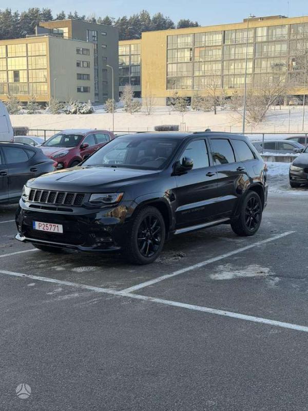 Black Jeep Grand Cherokee 2018 in Vilnius, with an engine capacity of 3.60 L and mileage of 112 thousand km for 19000 €, photo 1 on AUTOMOTO.COM.LV