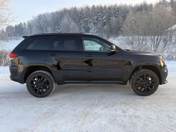 Black Jeep Grand Cherokee 2018 in Vilnius, with an engine capacity of 3.60 L and mileage of 112 thousand km for 19000 €, photo 5 on AUTOMOTO.COM.LV