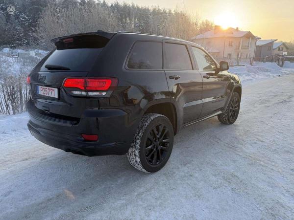 Black Jeep Grand Cherokee 2018 in Vilnius, with an engine capacity of 3.60 L and mileage of 112 thousand km for 19000 €, photo 6 on AUTOMOTO.COM.LV