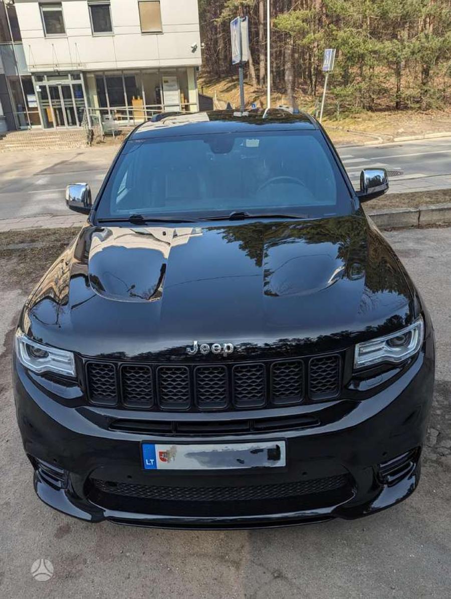 Black Jeep Grand Cherokee 2018 in Vilnius, with an engine capacity of 3.60 L and mileage of 125 thousand km for 21900 €, photo 1 on AUTOMOTO.COM.LV