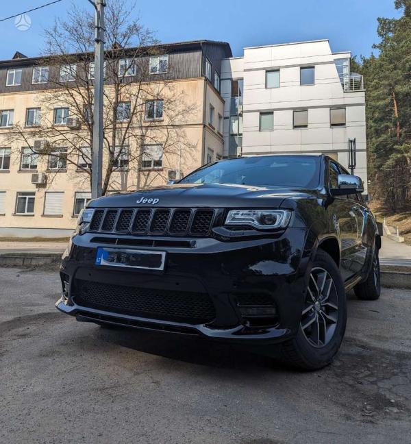 Black Jeep Grand Cherokee 2018 in Vilnius, with an engine capacity of 3.60 L and mileage of 125 thousand km for 21900 €, photo 2 on AUTOMOTO.COM.LV