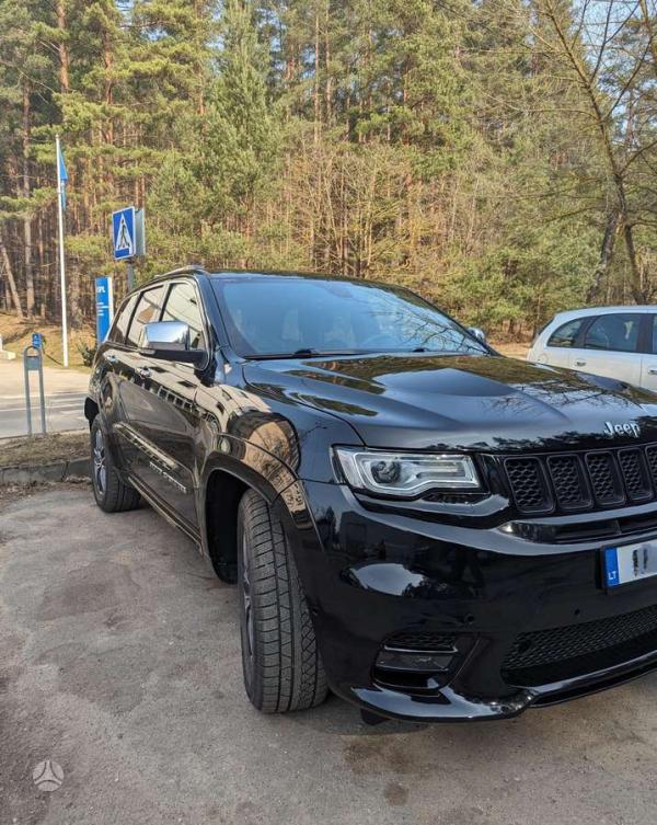 Black Jeep Grand Cherokee 2018 in Vilnius, with an engine capacity of 3.60 L and mileage of 125 thousand km for 21900 €, photo 4 on AUTOMOTO.COM.LV