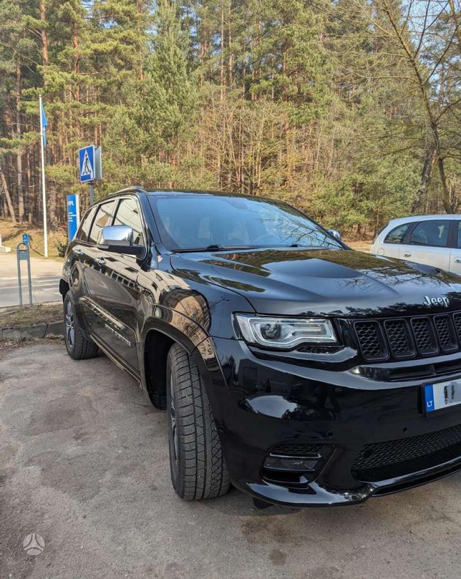 Black Jeep Grand Cherokee 2018 in Vilnius, with an engine capacity of 3.60 L and mileage of 125 thousand km for 21900 €, photo 4 on AUTOMOTO.COM.LV