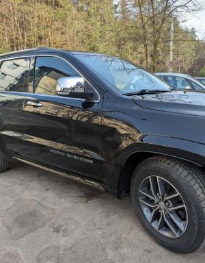 Black Jeep Grand Cherokee 2018 in Vilnius, with an engine capacity of 3.60 L and mileage of 125 thousand km for 21900 €, photo 5 on AUTOMOTO.COM.LV