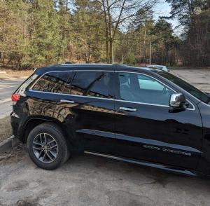 Black Jeep Grand Cherokee 2018 in Vilnius, with an engine capacity of 3.60 L and mileage of 125 thousand km for 21900 €, photo 6 on AUTOMOTO.COM.LV