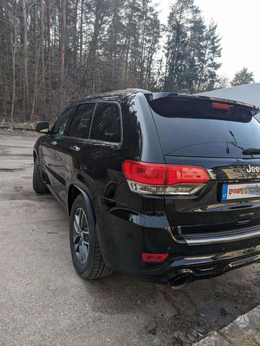 Black Jeep Grand Cherokee 2018 in Vilnius, with an engine capacity of 3.60 L and mileage of 125 thousand km for 21900 €, photo 8 on AUTOMOTO.COM.LV