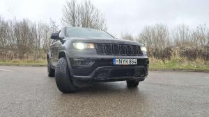 Black Jeep Grand Cherokee 2018 in Vilnius, with an engine capacity of 3.60 L and mileage of 197 thousand km for 19500 €, photo  on AUTOMOTO.COM.LV