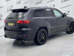 Black Jeep Grand Cherokee 2018 in Avizieniai, with an engine capacity of 6.20 L and mileage of 121 thousand km for 44900 €, photo 2 on AUTOMOTO.COM.LV
