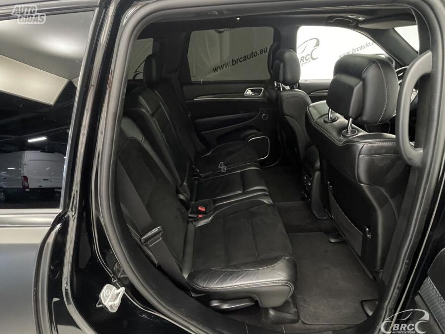 Black Jeep Grand Cherokee 2018 in Avizieniai, with an engine capacity of 6.20 L and mileage of 121 thousand km for 44900 €, photo 14 on AUTOMOTO.COM.LV