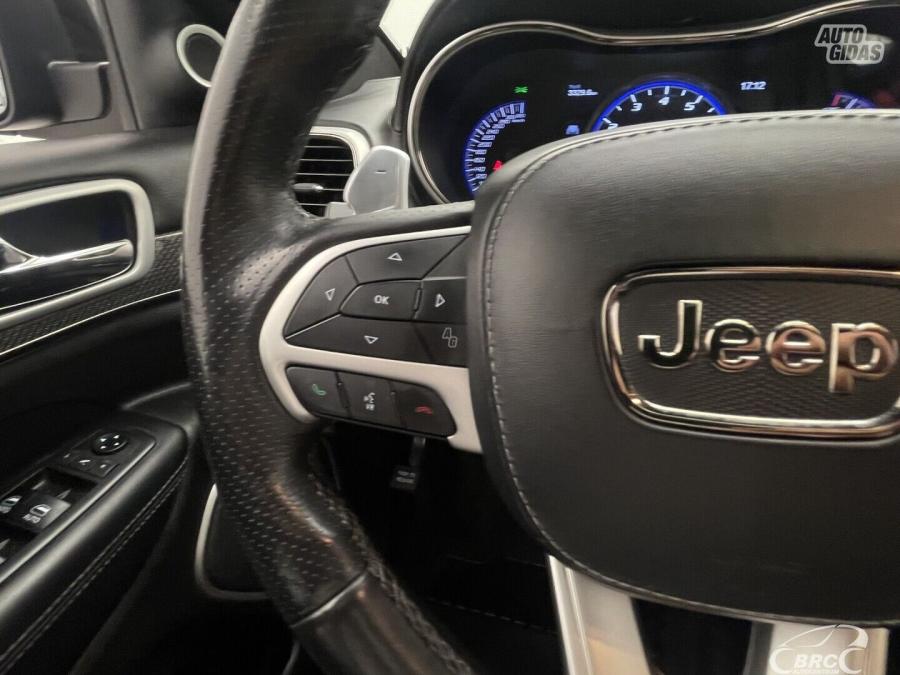 Black Jeep Grand Cherokee 2018 in Avizieniai, with an engine capacity of 6.20 L and mileage of 121 thousand km for 44900 €, photo 37 on AUTOMOTO.COM.LV