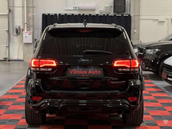 Melns Jeep Grand Cherokee 2018 Viļņa, ar dzinēja tilpumu 6.17 L un nobraukumu 83 tūkst. km par 59999 €, foto 5 vietnē AUTOMOTO.COM.LV